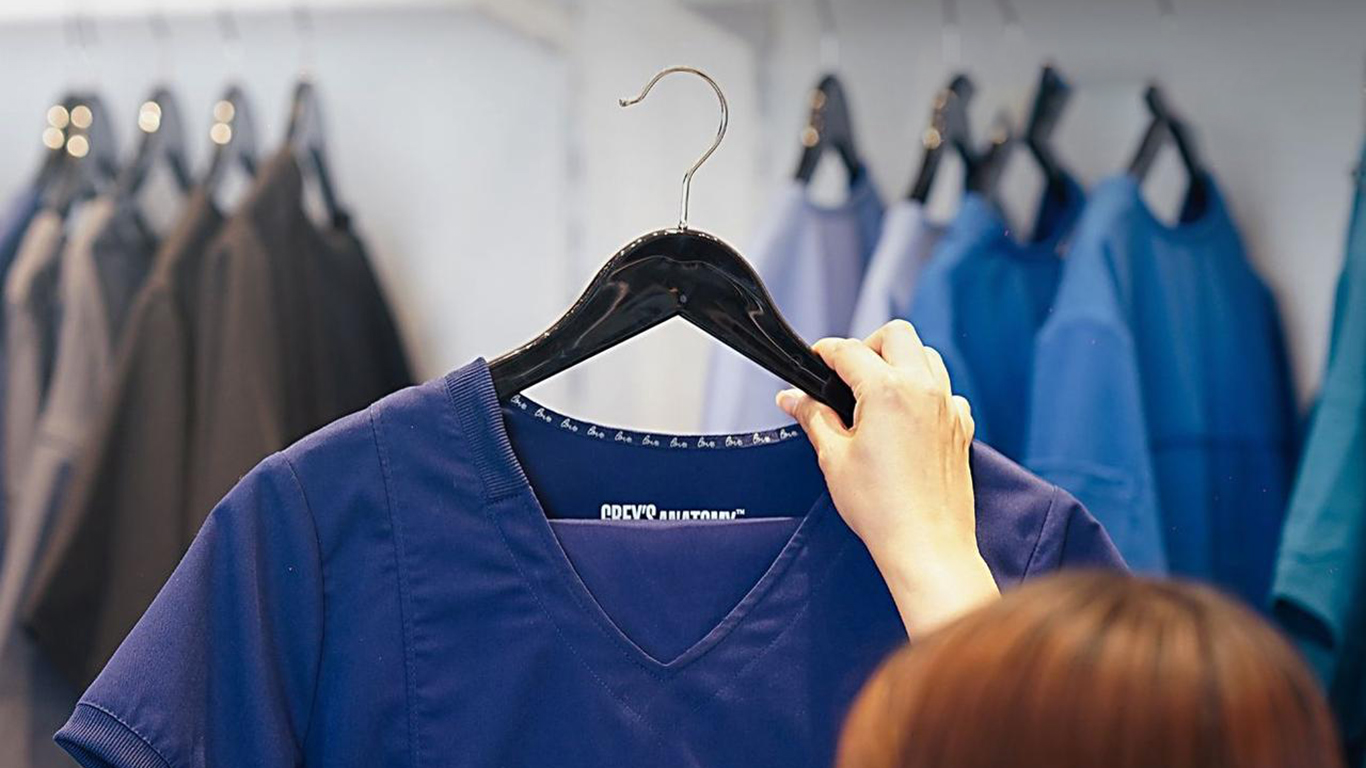 Best medical uniform in Qatar|Medical Scrubs & Nursing Uniforms Online